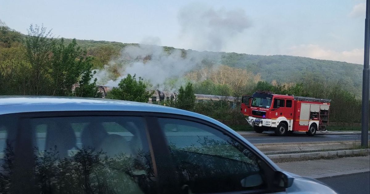 Prve slike zapaljenog voza: Gust dim kulja u vazduh - Vesti - Telegraf.rs