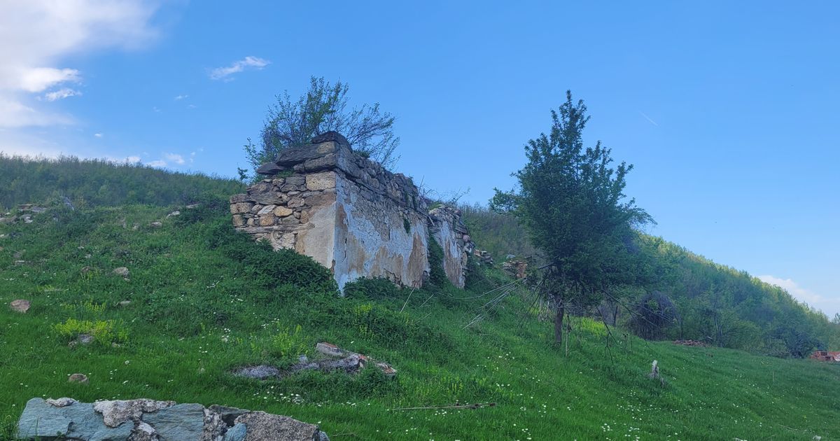 Najstrašnija slika sa Kosmeta: Rasute srpske kosti oko kamenja ...