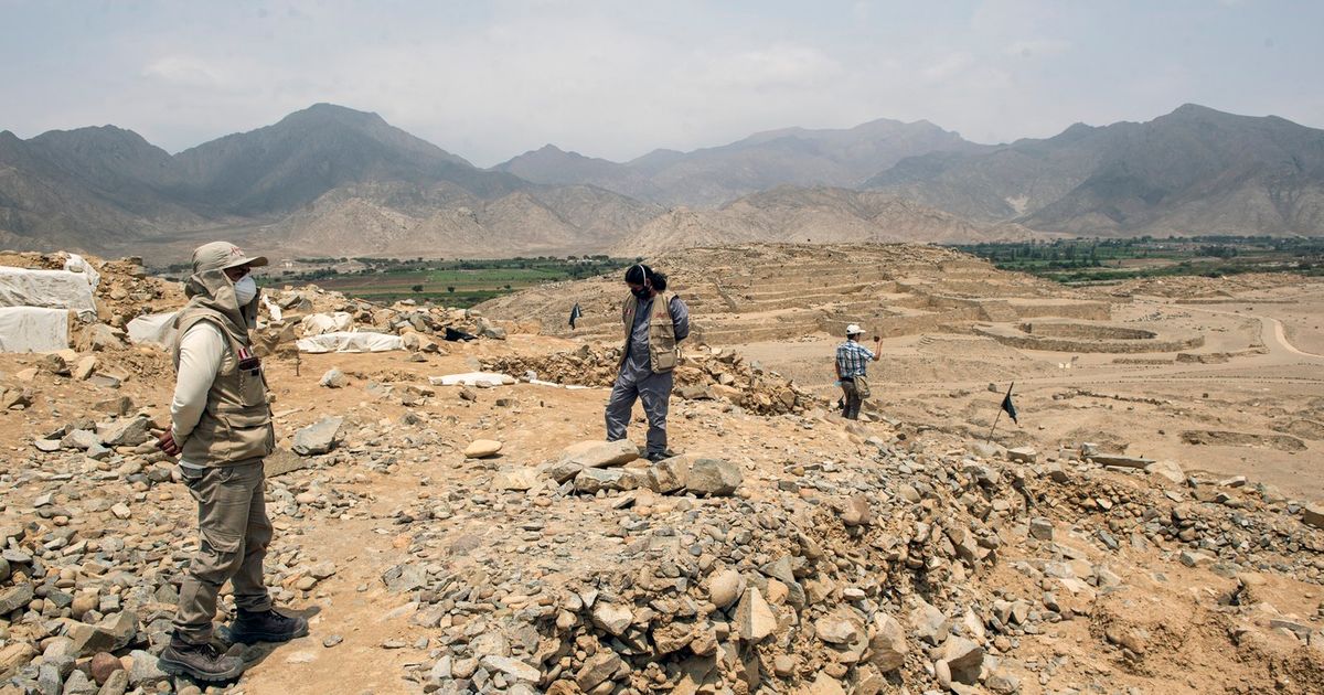 Radnici su kopali kako bi postavili cevi za vodovod: Na dubini od 50 cm ...