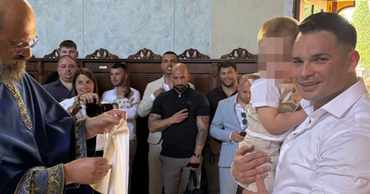 Prva fotografija sa krštenja sina Mirka Šijana: Kum Miljan Hofman drži ...