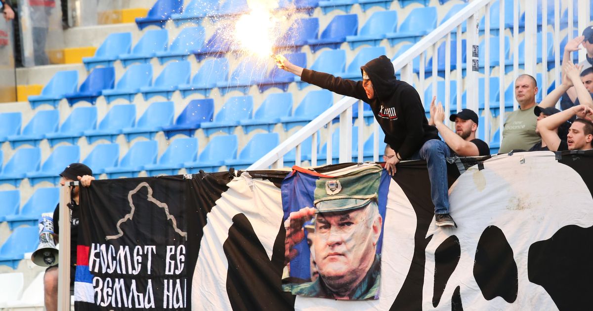 Ovako su se prozivali Grobari i Pazarci: Na jednoj strani Ratko Mladić ...