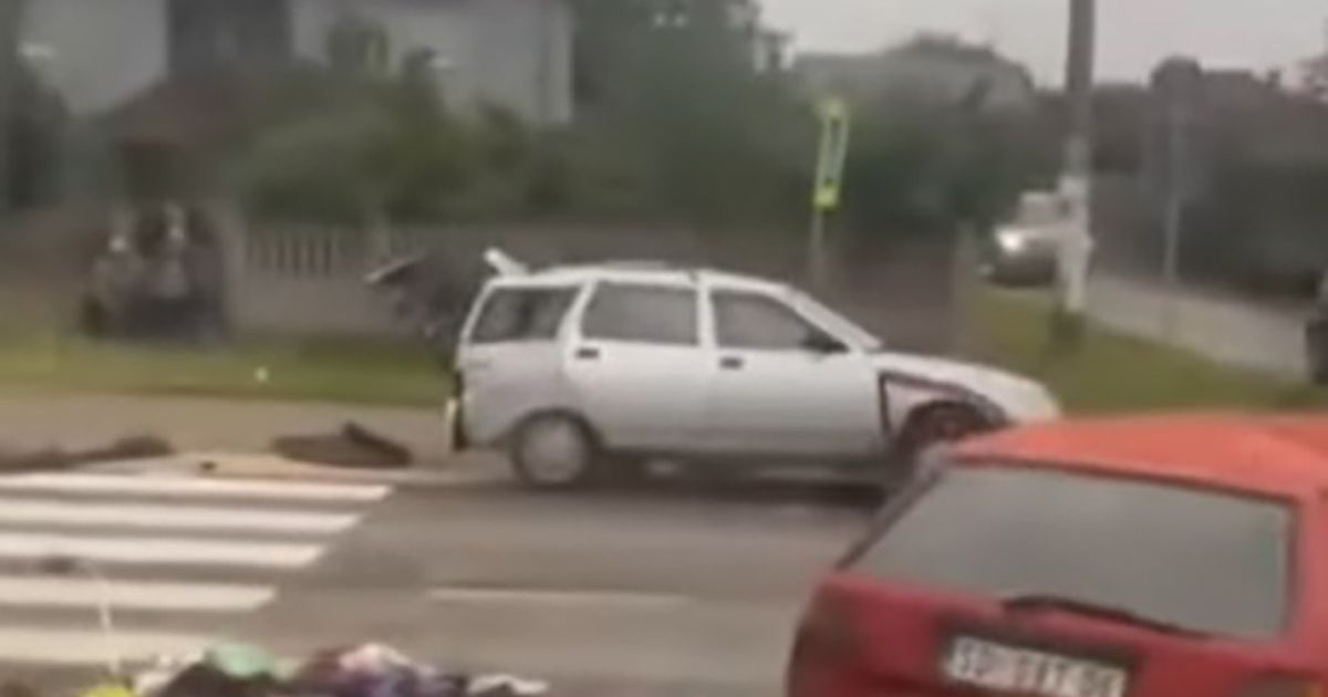 Detalji teške nesreće kod Smedereva: Auto prepolovljen, poginuo suvozač - Vesti - Telegraf.rs