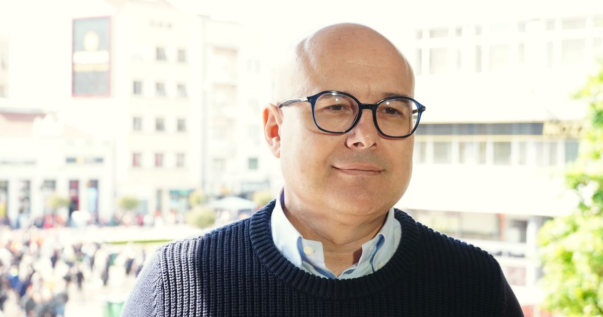 Vučević uneo badnjak u prostorije SNS: Bilo mnogo izazova,ali država će ...