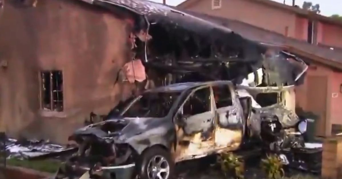 Prvi snimci nakon pada aviona na naselje u San Dijegu: "Gorivo je na sve strane, evakuišemo ...