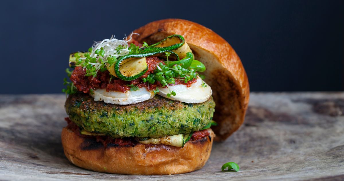 Vege burger koji će vas iznenaditi: Recept za sočne pljeskavice od ...