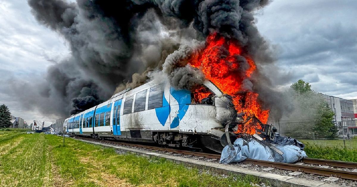 Jezivi prizori nakon što je kamion iz Hrvatske udario voz u Austriji: Vozač bežao iz kabine u ...