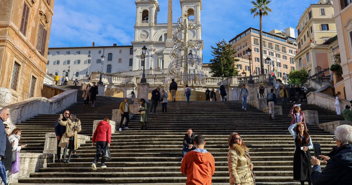Penzioner izazvao haos u Rimu: Pogledajte gde se spustio kolima ...