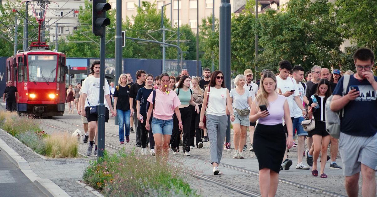 Male grupe studenata i građana blokiraju neke raskrsnice u Beogradu ...