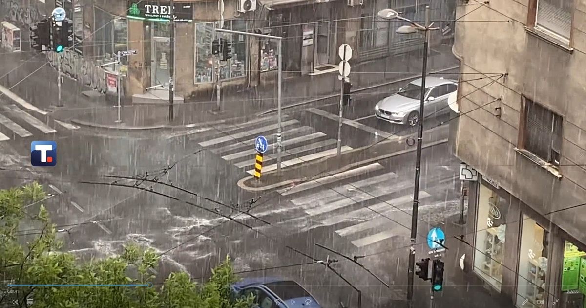 Takovska ulica postala je REKA: Pogledajte na šta posle oluje liči ...