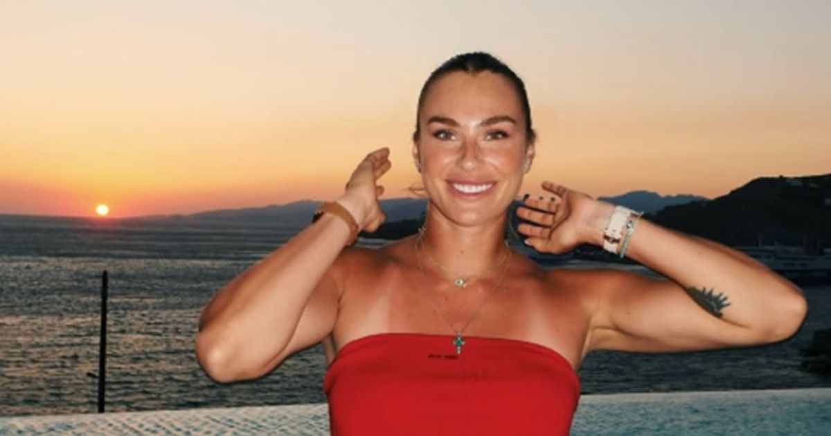 Au! Arina Sabalenka "zagrmela" kao nikada do sada, pozirala u bikiniju u sobi i podigla sve ...