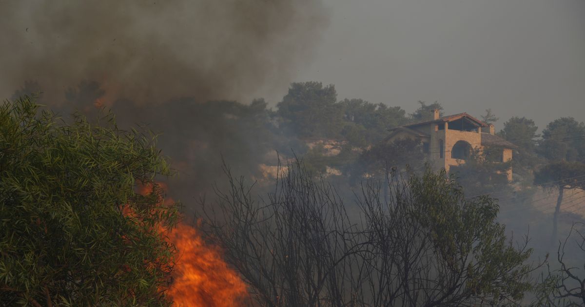 Dve osobe izgorele žive! Katastrofa na Kipru, požar guta sve pred sobom, evakuišu se meštani ...