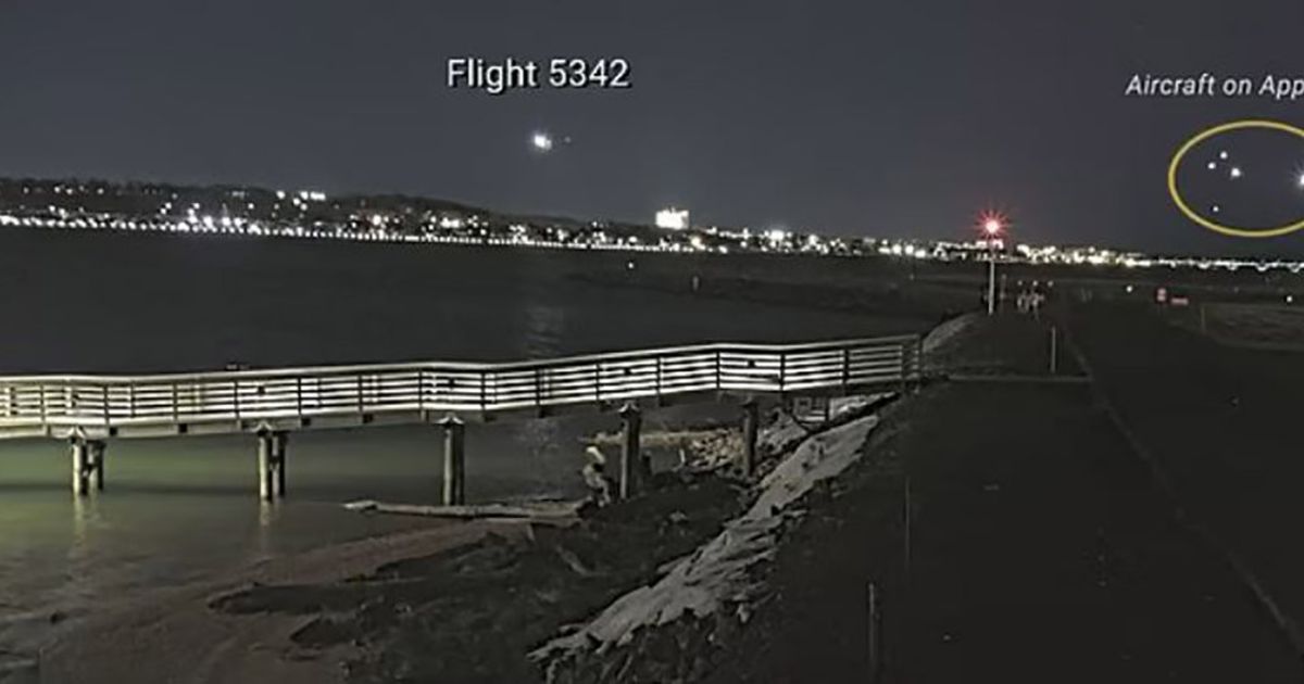 Novi snimak sudara putničkog aviona i vojnog helikoptera iznad Vašingtona: Objavljene poslednje ...