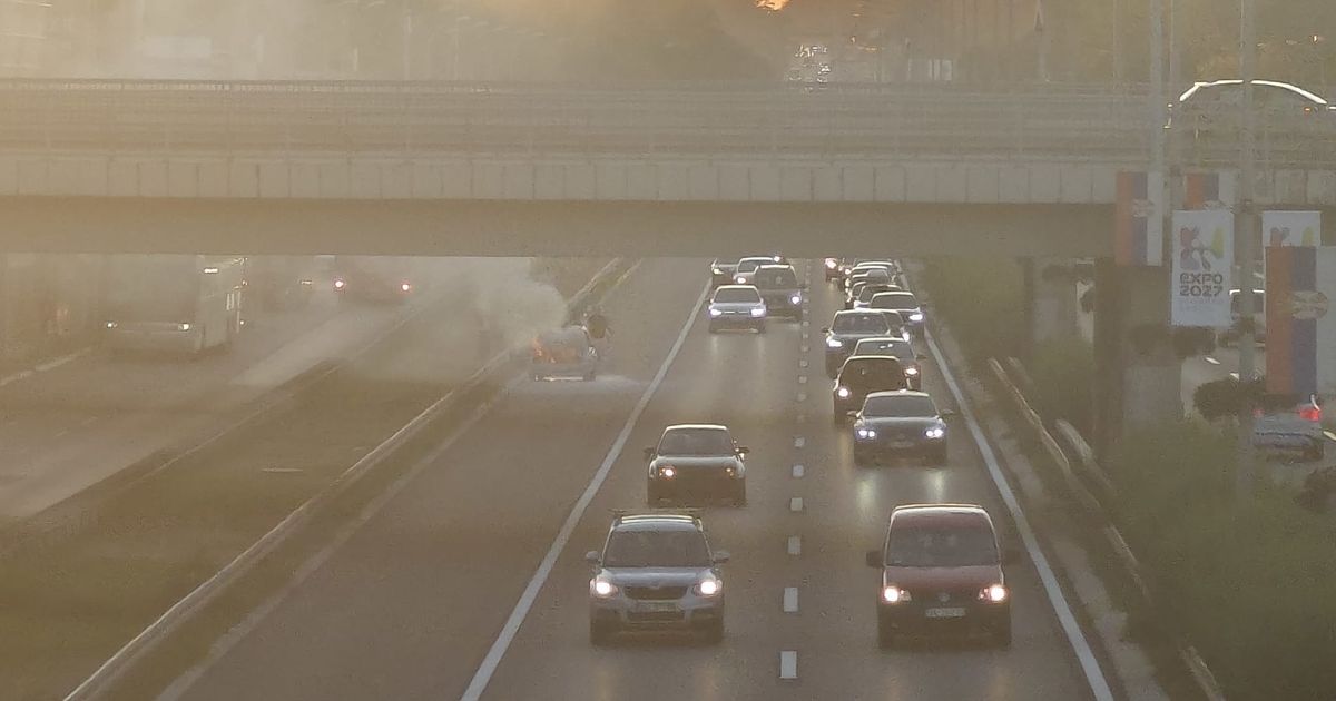 Veliki zastoj na auto-putu kod Beogradske arene: Zapalio se automobil ...