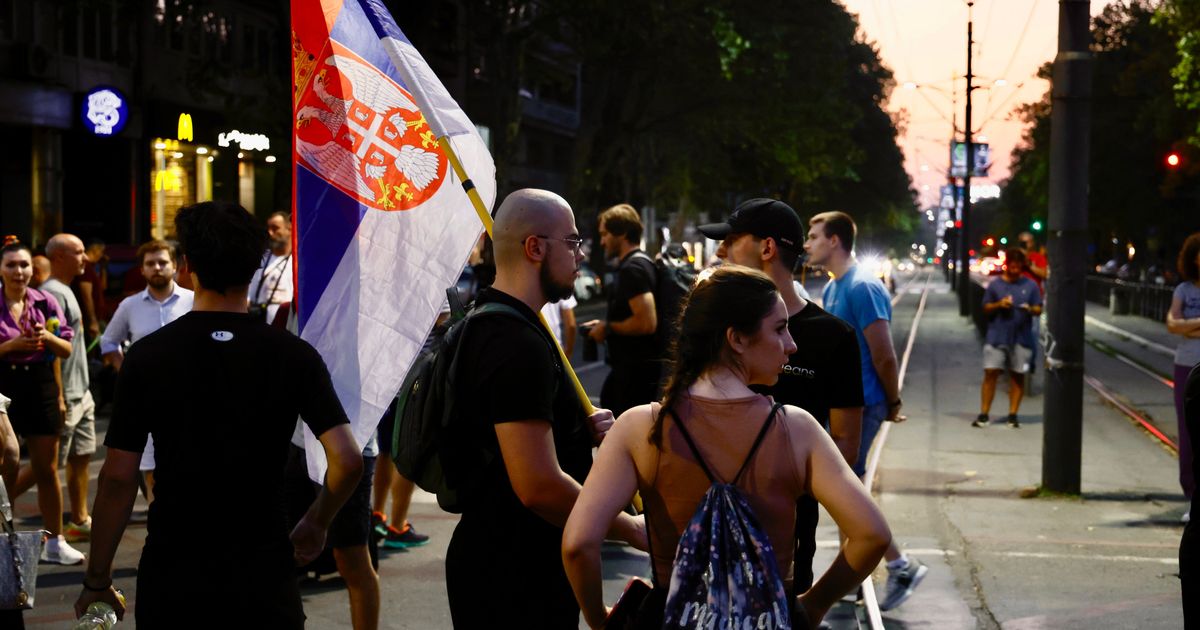 Učesnici protesta sa Novog Beograda i iz Zemuna blokrali motoput ka ...