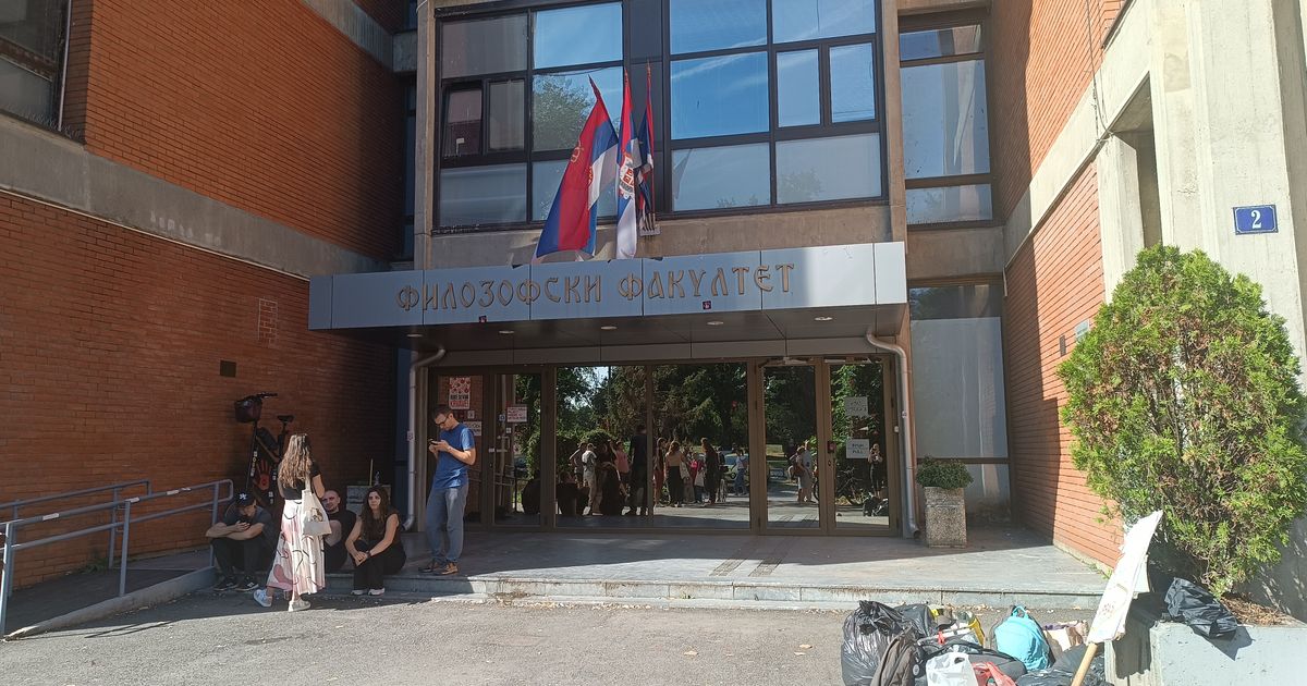 Studenti Filozofskog fakulteta u Novom Sadu ušli u zgradu kroz prozor: Dekan pozvao policiju ...