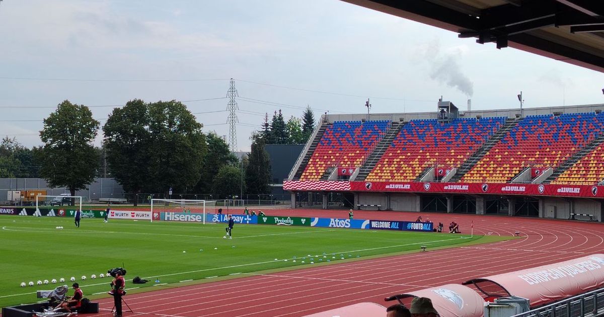 Evo zašto je navijačima Srbije zabranjeno da unesu zastave na meč sa ...