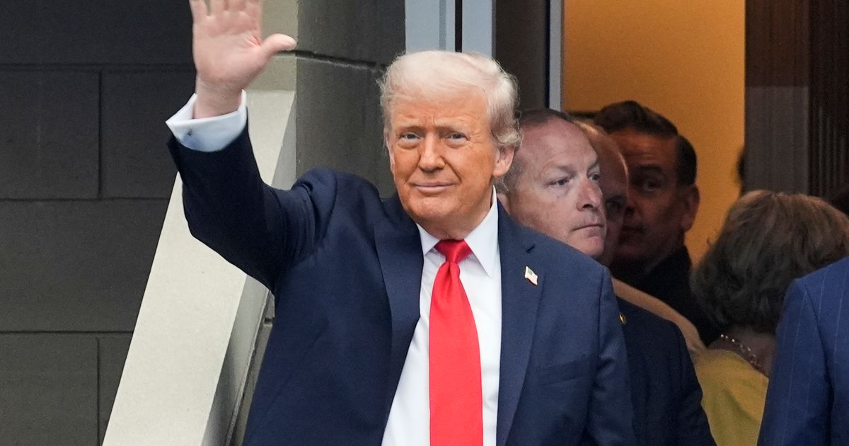 "Tramp je uzeo plavu pilulu?" Neverovatne teorije zavere posle ...