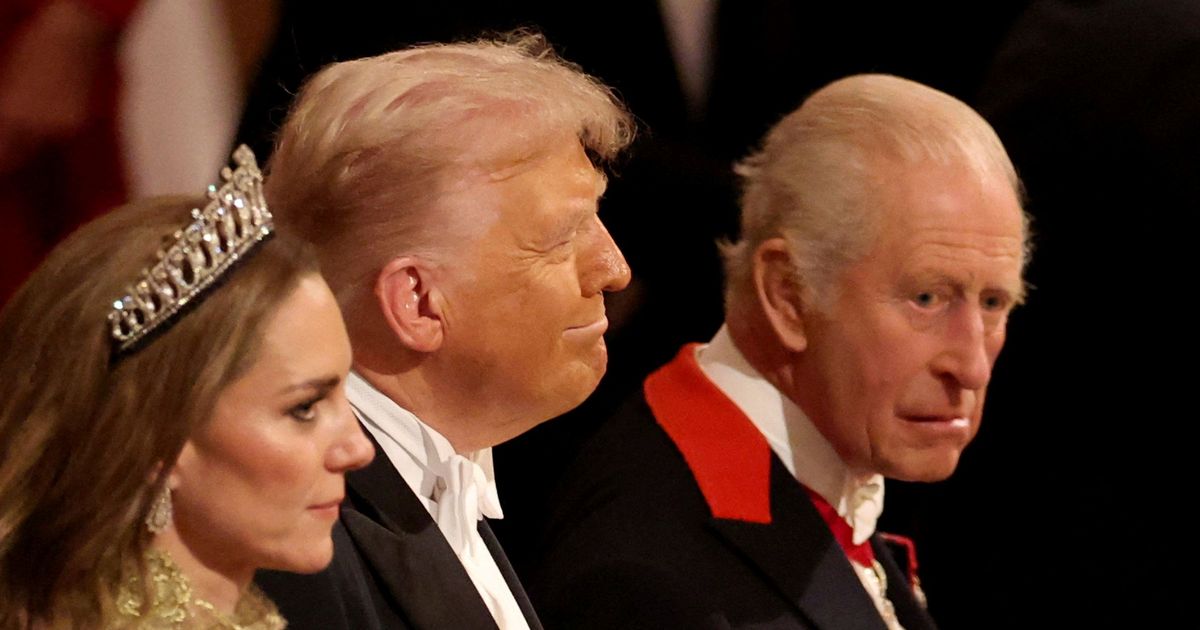 Sve blješti od glamura, a Melanija se pojavila u OVOME? Hodala iza ...