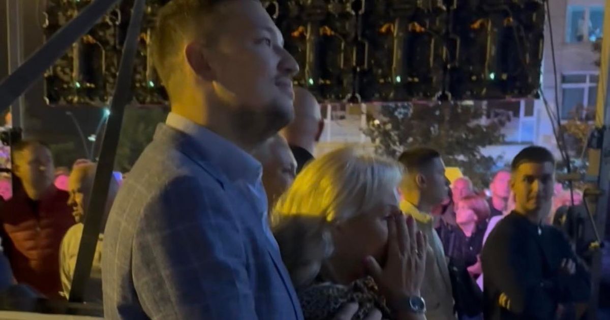 Udovica Goca u suzama, uz nju mladi pevač: U Šapcu priređen spektakl u znak sećanja na Šabana ...