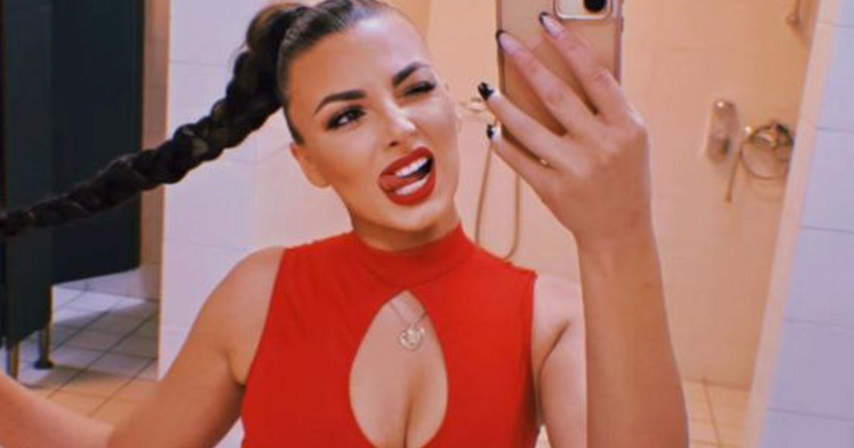 Zvezdina čirlidersica zapalila Arenu, pred meč objavila provokativnu fotku iz toaleta - Telegraf.rs