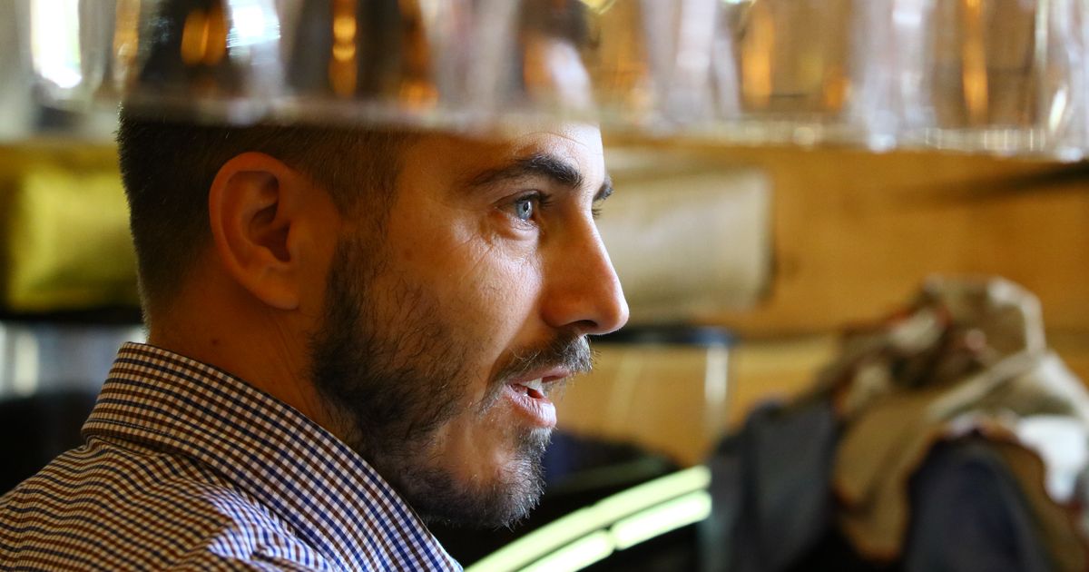 Nećete pogoditi koliko ima godina: Konobar Toma prava je drugarčina ...