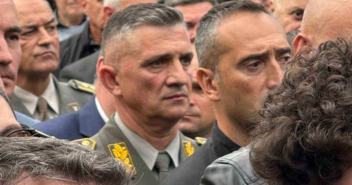 Talijan sa suzama u očima na sahrnai bivšeg tasta - Telegraf.rs