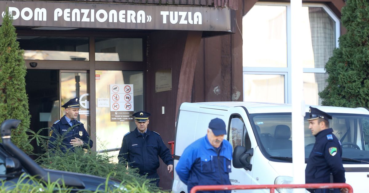 Kruže jezive fotografije Doma za penzionere u Tuzli nastale pre požara ...