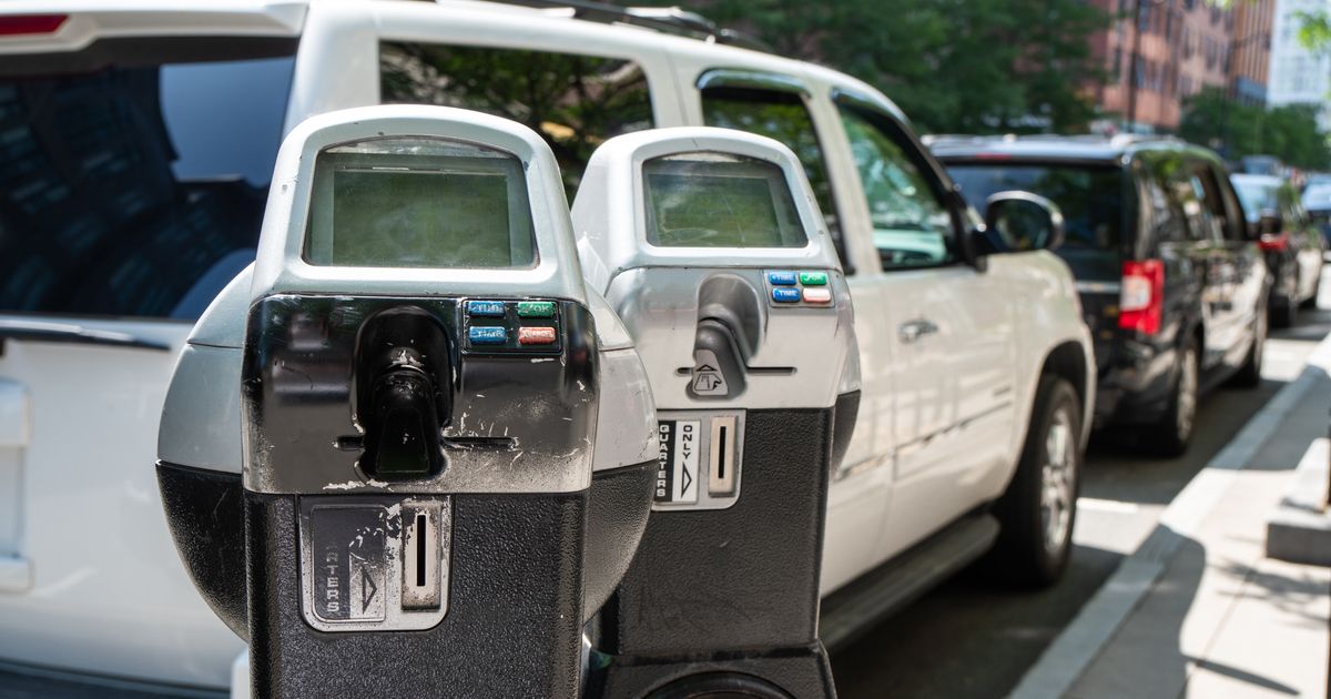 KOMUNALAC UZEO MILION EVRA! Godinama krao sitniš iz parking-automata, a onda je napravio veliku ...