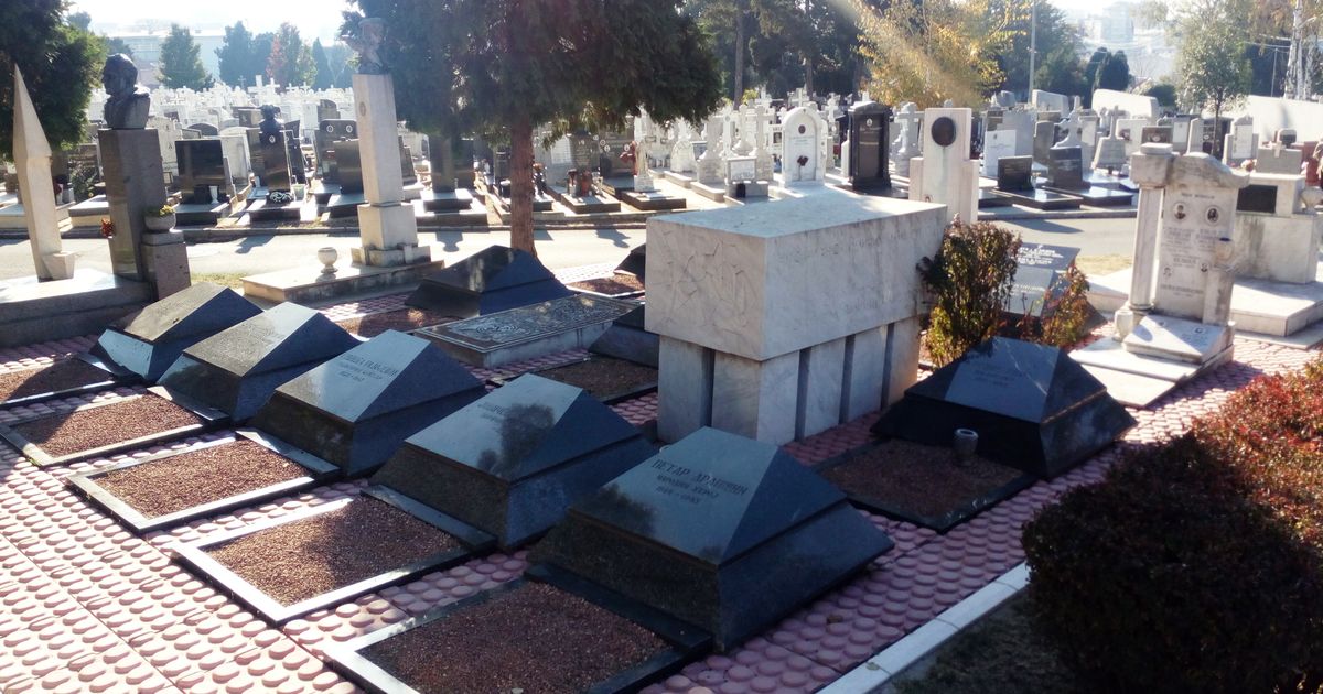 Da li znate gde je Aleja narodnih heroja? Okružuje najvažniji spomenik ...