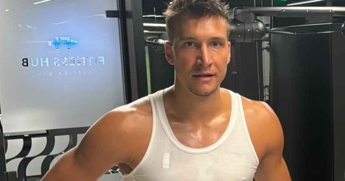 Kakav šmeker je otac Bogdana Bogdanovića! Pozirali samo u bademantilima, ovu fotku želite da ...