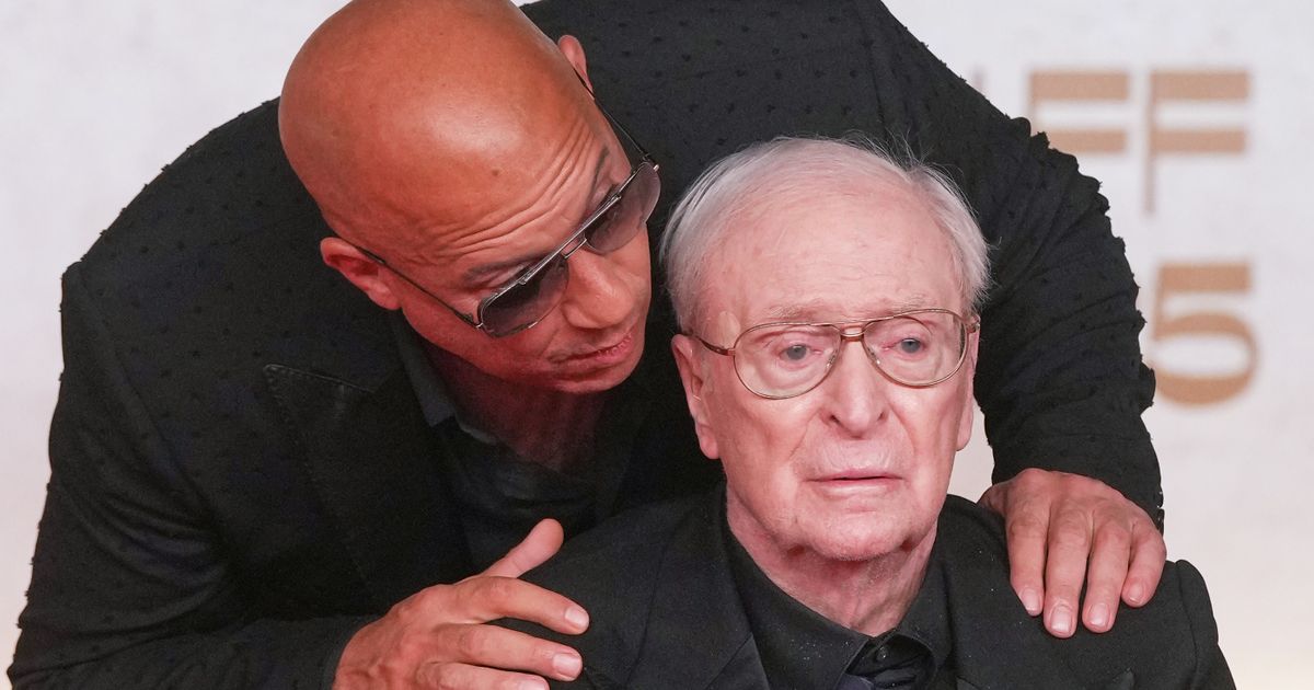 Veče puno emocija: Majkl Kejn (92) u kolicima primio nagradu za životno ...