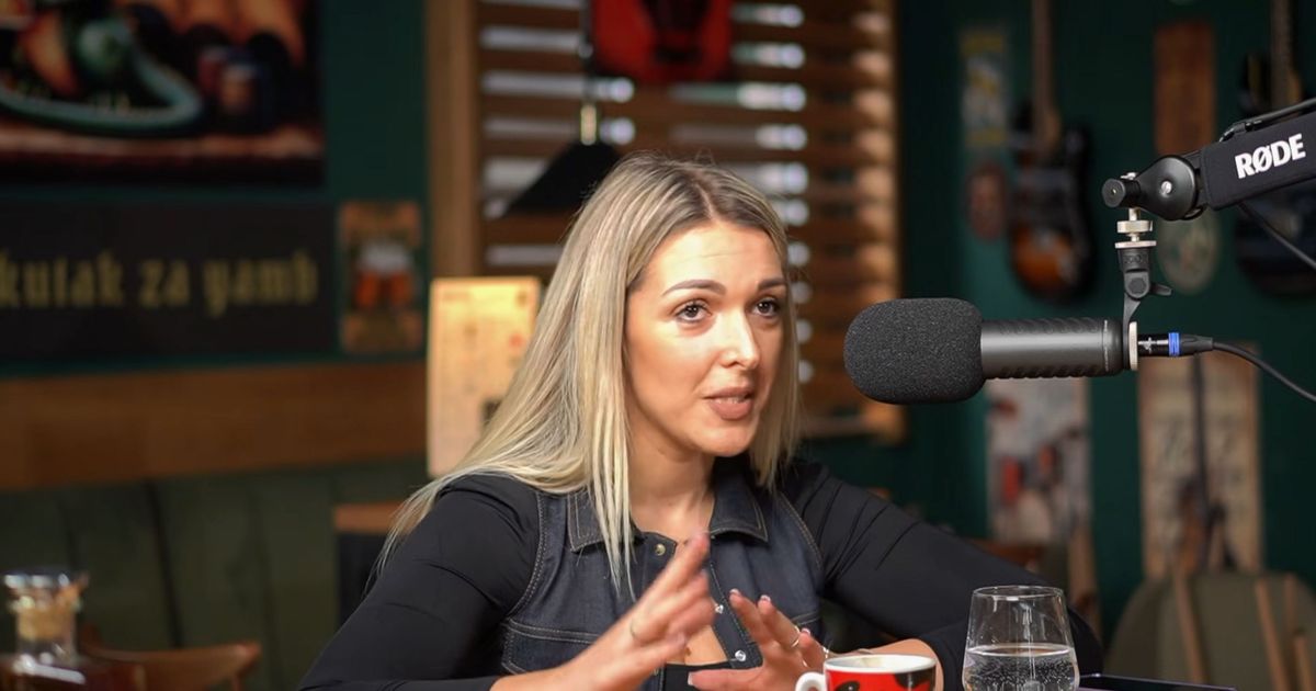 "Muški glas izlazi i govori..." Srpska pevačica tvrdi da je svedočila ...