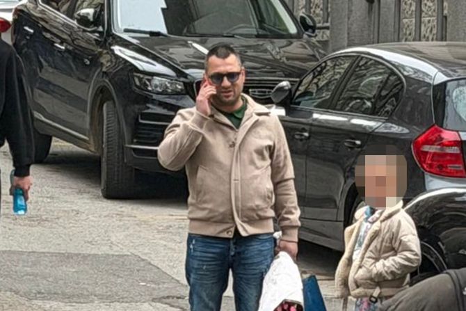 Bivša i sadašnja žena mu postale prijateljice: Pevač ima šestoro dece ...