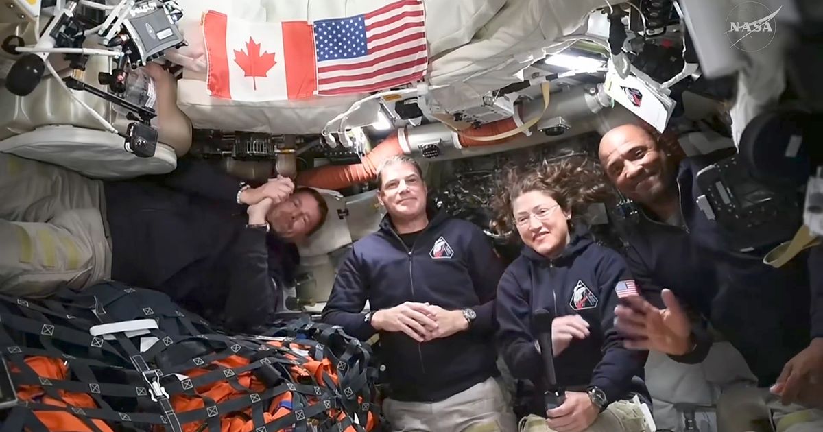 "SVE SU NAS LAGALI": Teorije zavera bujaju nakon snimka astronauta ...