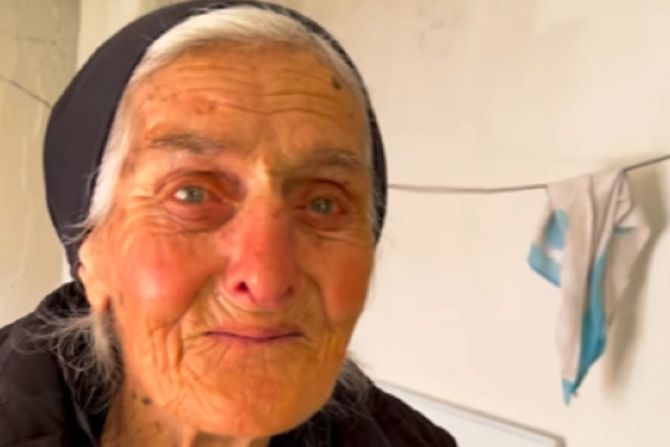 Najtužniji snimak u Srbiji! Baka Peja (90) plače jer joj je neko ...