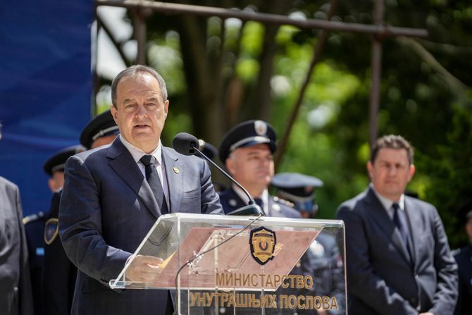 Dačić: Želja policije je da bude simbol sigurnosti građana - Vesti ...