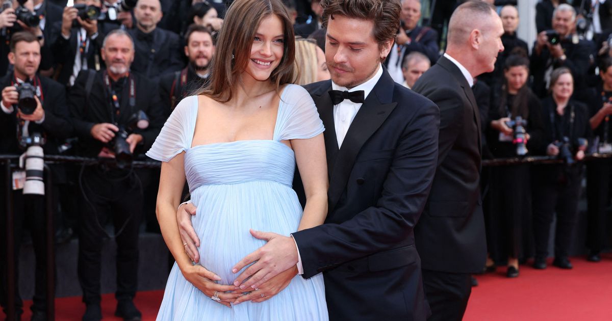 DIVNO! Slavna manekenka pokazala trudnički stomak u Kanu: Najvoljeniji ...