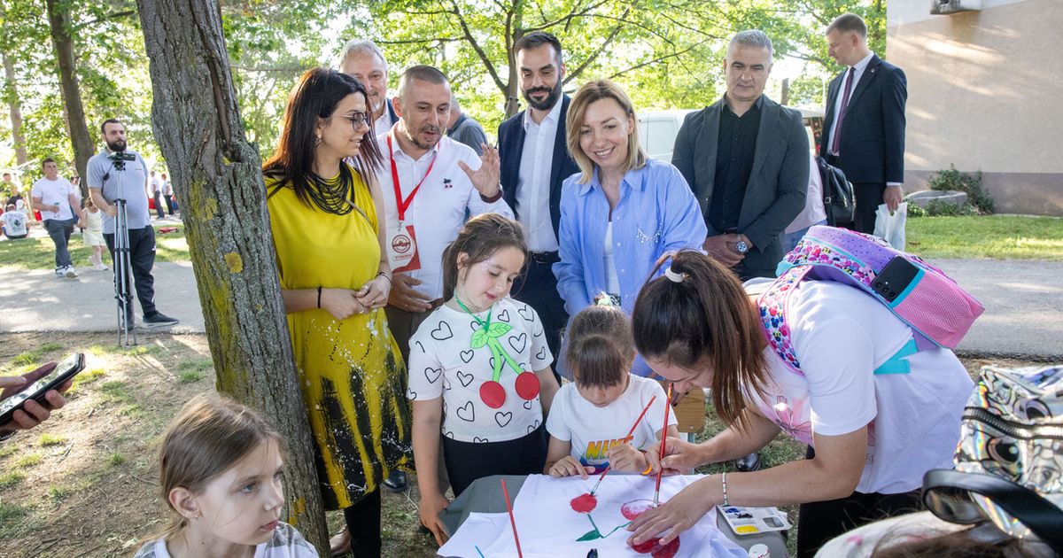 Ministarka Macura na manifestaciji "Dani višnje" u Merošini - Telegraf ...