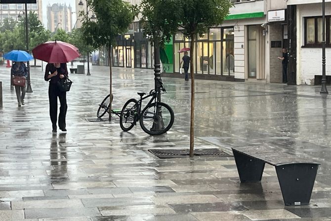 Stižu nam grmljavina i pljuskovi! Oglasio se RHMZ: Evo koje krajeve ...