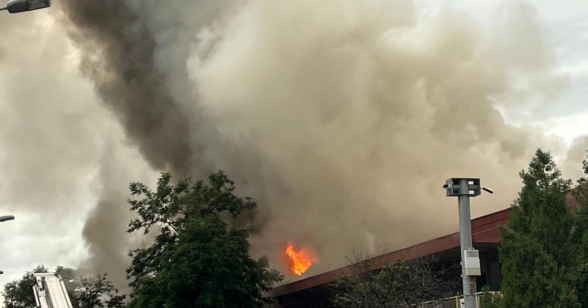 Vatrogasci ulažu nadljudske napore da ugase požar koji guta TC Enjub ...