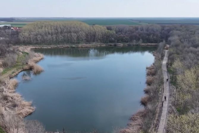 ČUDO KOD KIKINDE: Na mestu divlje deponije niklo divno jezero, komšije ...