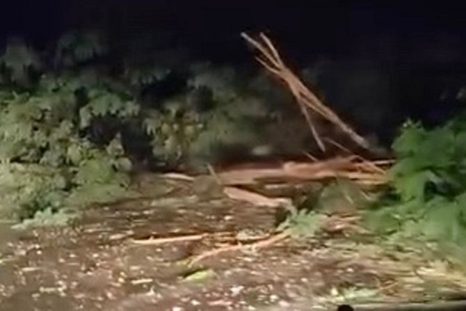 Grom napravio haos kod Čačka! Udar bio silovit, pregoreli kućni aparati ...